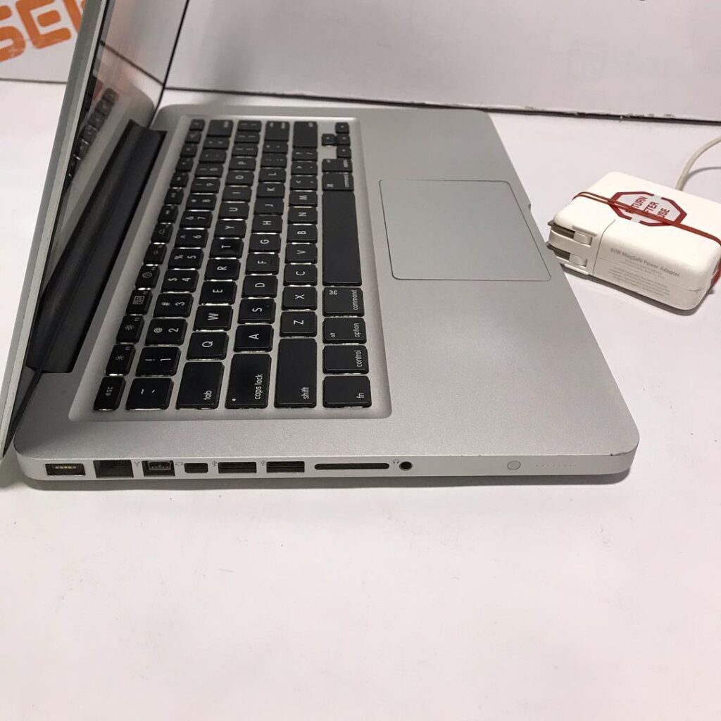 Apple MacBook Pro - Intel Core i7 - 8GB Ram - 500GB HDD - Nvidia ...
