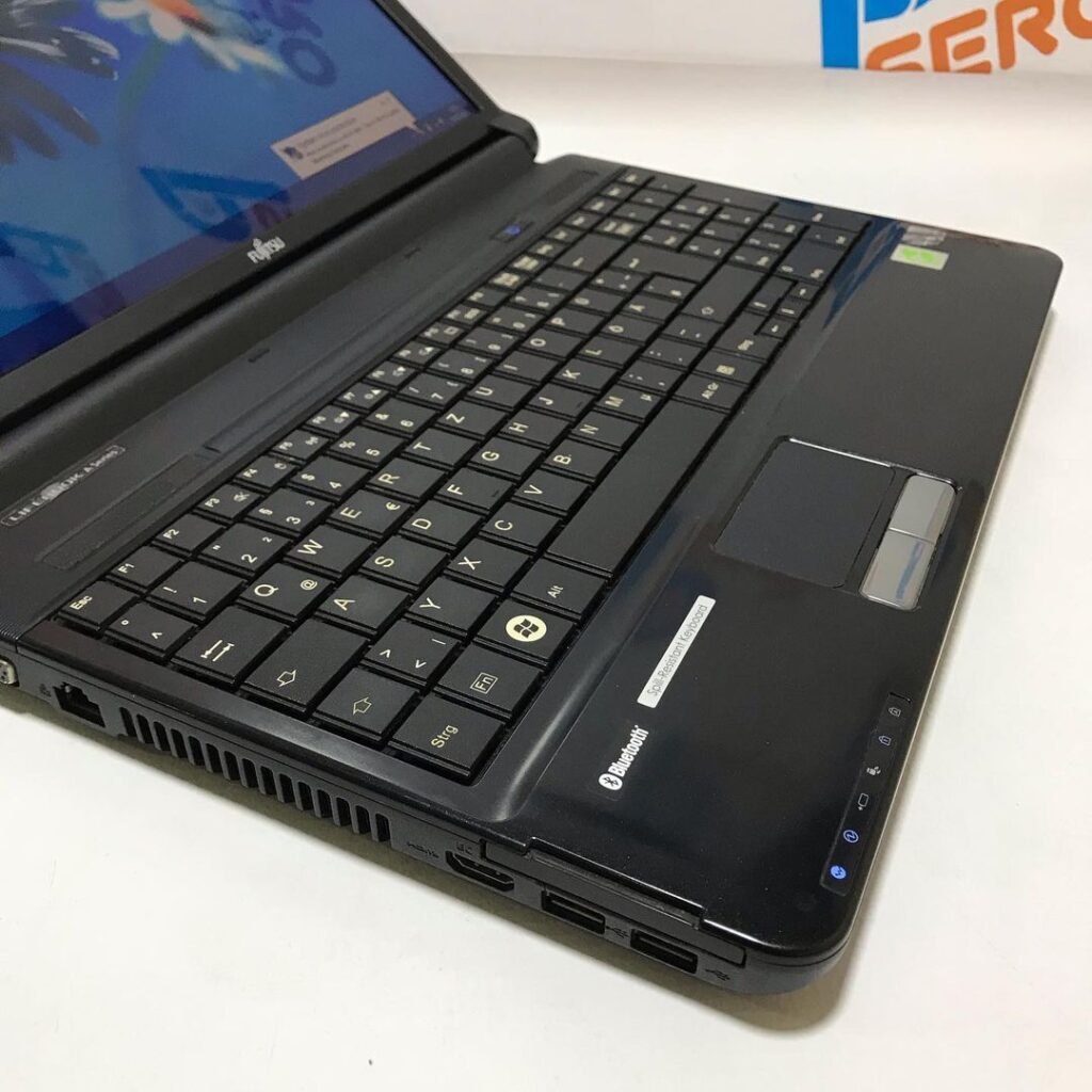 Fujitsu LIFEBOOK AH530 Laptop – Core 2 Duo – 250GB HDD – 4GB Ram – Fast ...